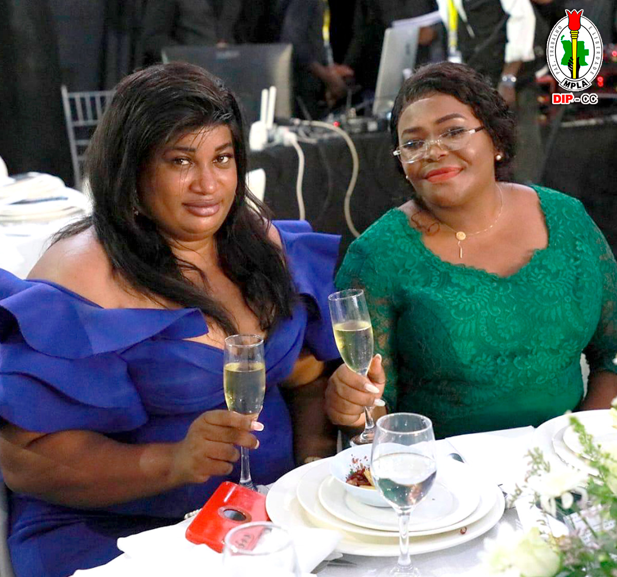 VICE-PRESIDENTE DO MPLA PRESTIGIA GALA DE HOMENAGEM AO MÚSICO E ...