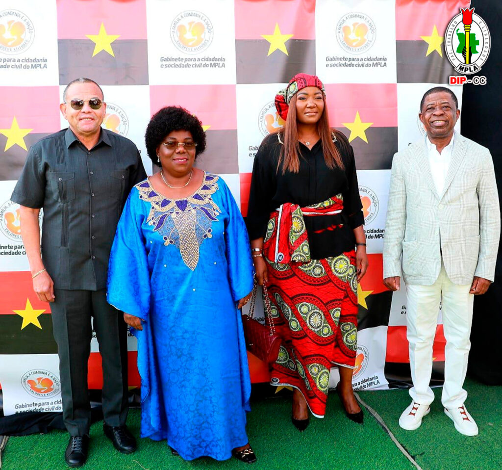 VICE-PRESIDENTE DO MPLA PRESTIGIA GALA DE HOMENAGEM AO MÚSICO E ...