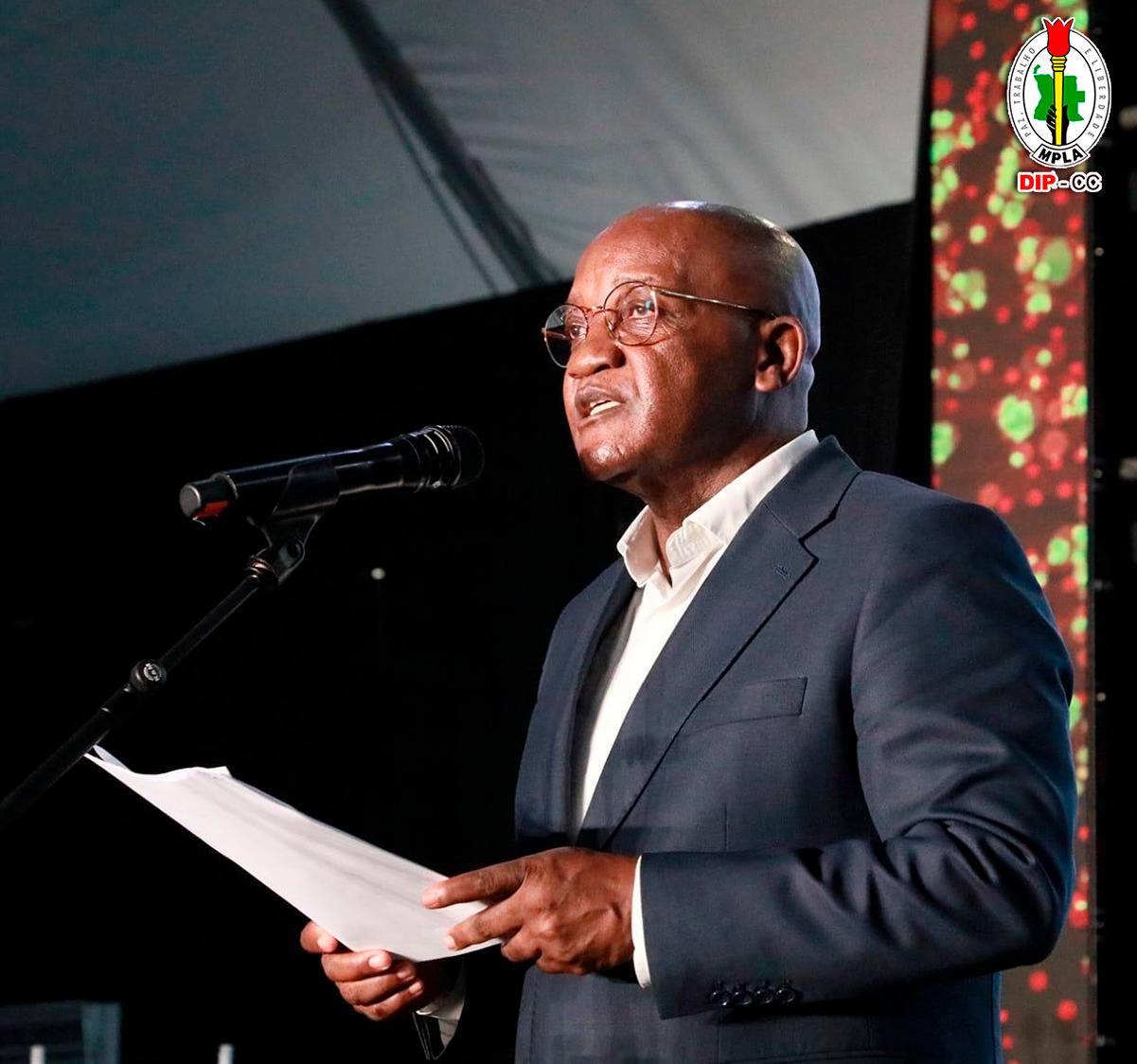 VICE-PRESIDENTE DO MPLA PRESTIGIA GALA DE HOMENAGEM AO MÚSICO E ...