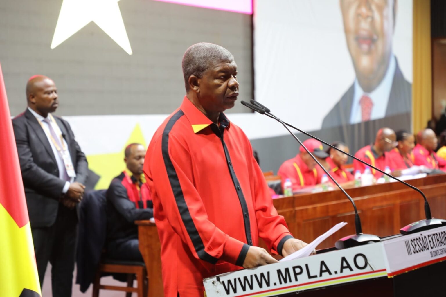 COMITÉ CENTRAL DO MPLA ANALISA DOCUMENTOS RELATIVOS AO 8.⁰ CONGRESSO ...