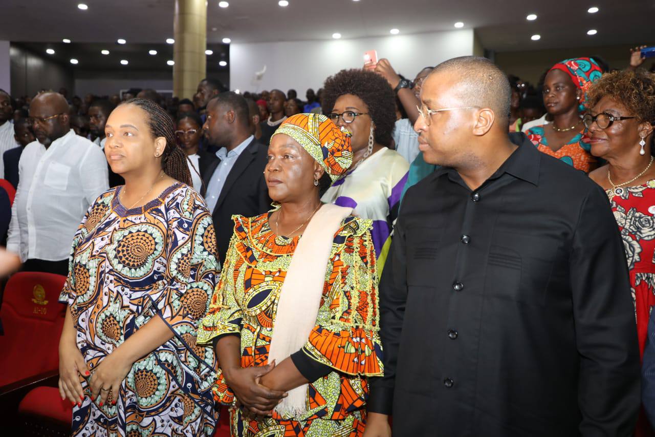 MPLA FELICITA IGREJA BOM DEUS PELOS 44 ANOS DE SERVIÇO À COMUNIDADE - MPLA