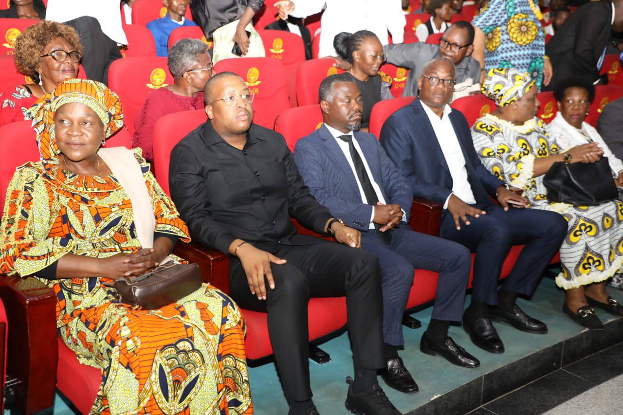 MPLA FELICITA IGREJA BOM DEUS PELOS 44 ANOS DE SERVIÇO À COMUNIDADE - MPLA