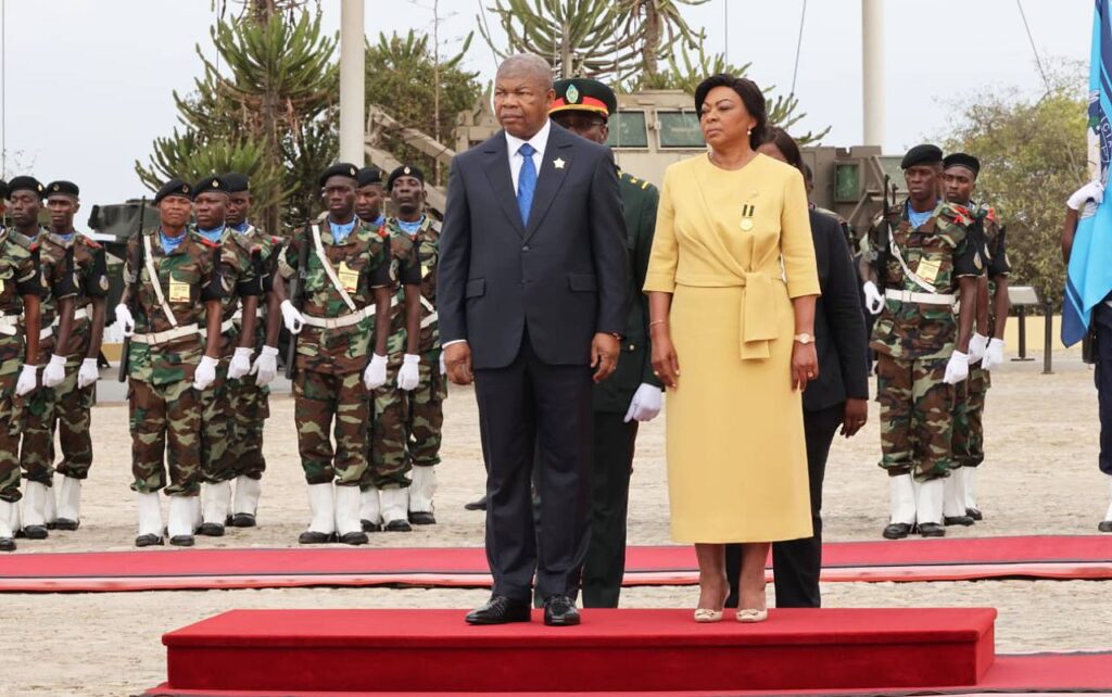 JOÃO LOURENÇO PRESIDE CERIMÓNIA SOLENE DO HASTEAR DA BANDEIRA NO INÍCIO ...
